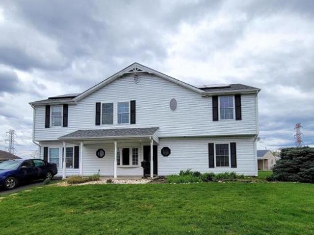 31 Dewberry Ln, Levittown, PA 19055