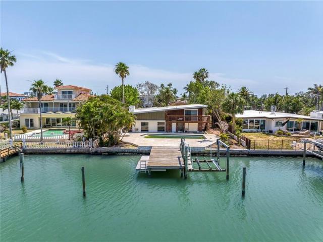 31 Dolphin Dr, Treasure Island, FL