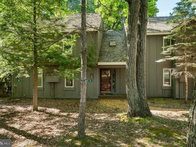 31 Downhill, Lake Harmony, PA 18624