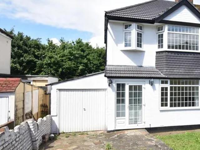 31 Dunkery Road, London, SE9 4JE, United Kingdom | 3 bed house for rent #130653396 | Rentberry