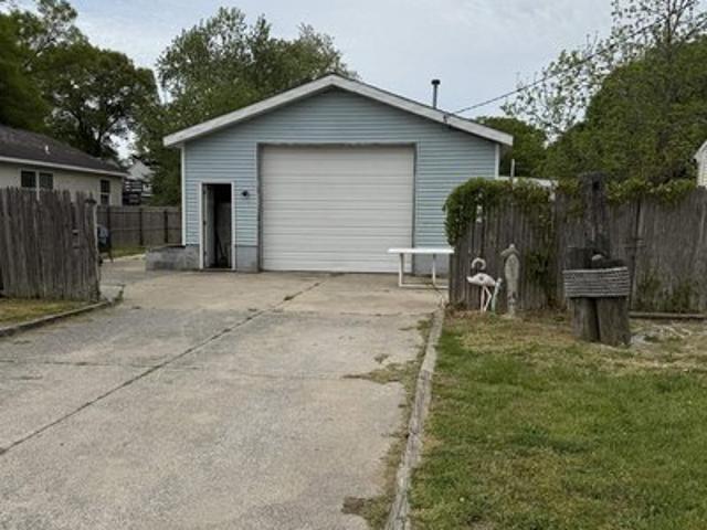 31 E Atlantic Ave, Cape May Court House, NJ 08210