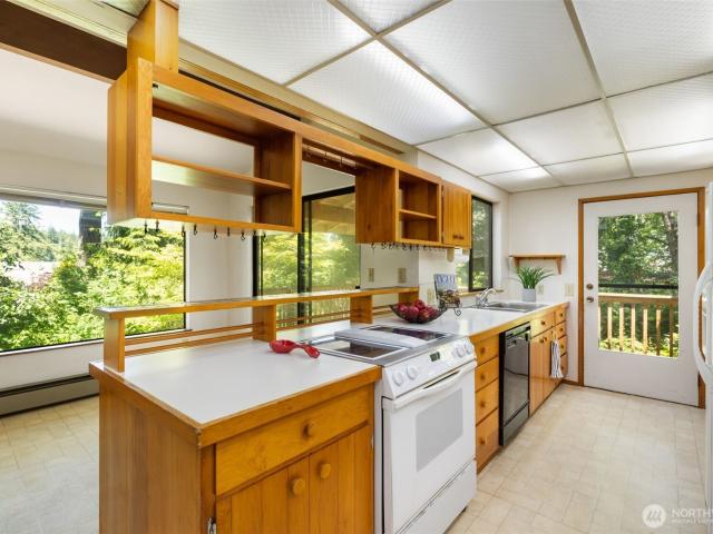 31 E Village View Dr, Allyn, WA 98524 | MLS #2537