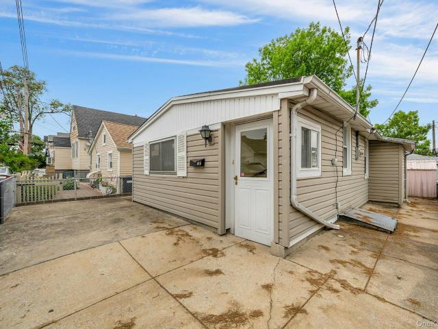 31 Edgewater Park A