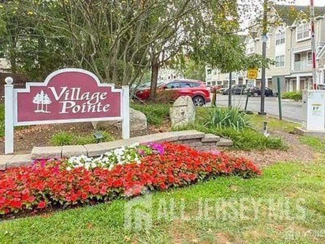 31 Edinburgh Ct, Edison, NJ 08820