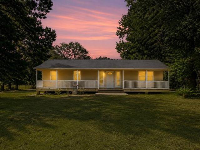 31 Elendor Dr, Cleveland, TX 77328