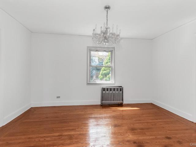 31 Emmett Pl, Yonkers, NY 10703 | MLS #976902