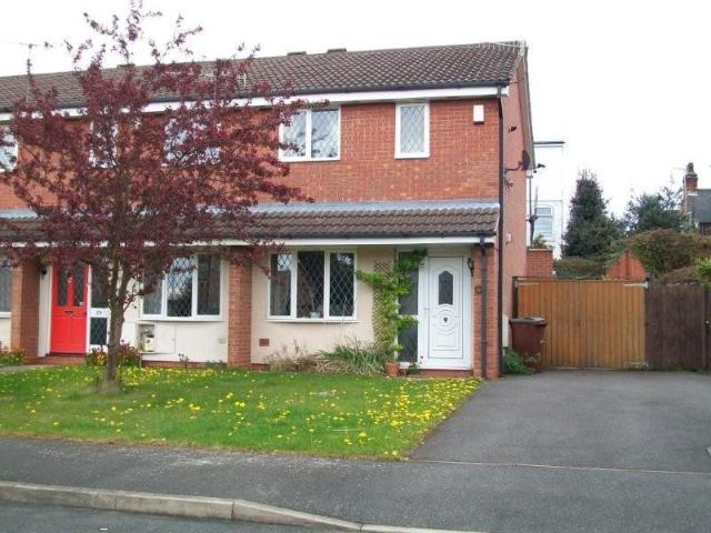 31 Falcon Close, Lenton, Nottingham. 2 bed house to rent £1,170 pcm £270 pw