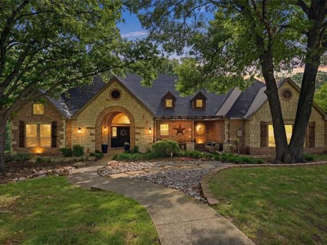 31 Forest Hills Cir, Gunter, TX 75058