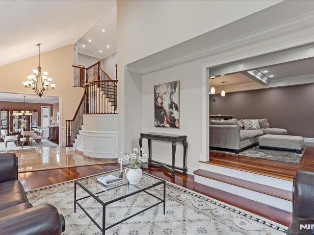 31 Forest Hills Way