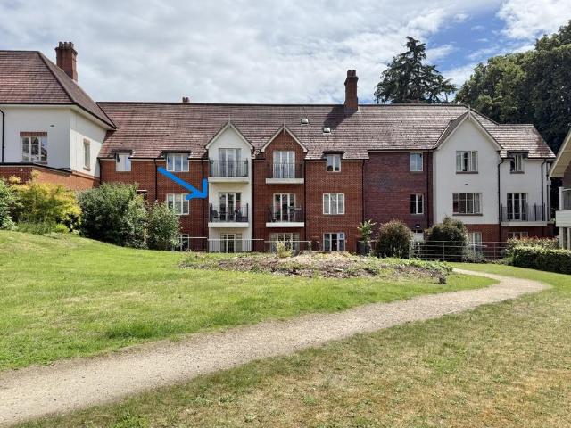 31 Garnier Drive, Retirement Village 1 bed retirement property to rent £1,750 pcm £404 pw