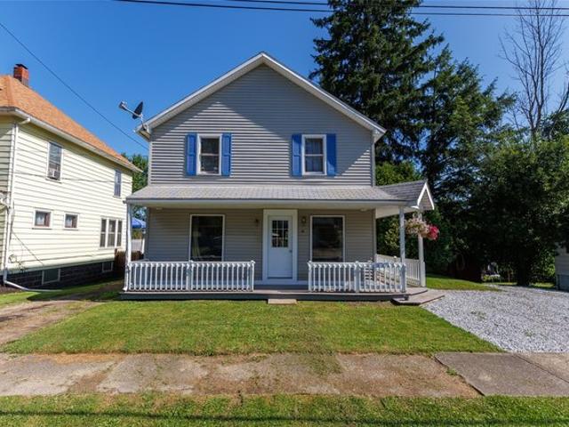 31 Grove St, Corry, PA 16407