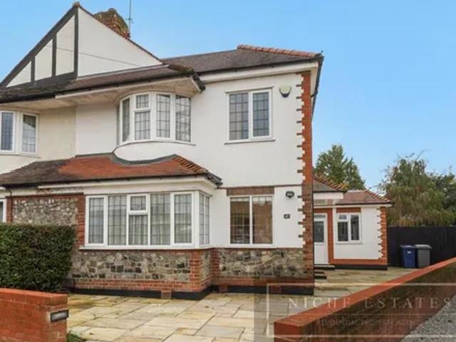31 Great Bushey Drive, London, N20 8QJ, United Kingdom | 4 bed duplex for rent #135553305 | Rentberry