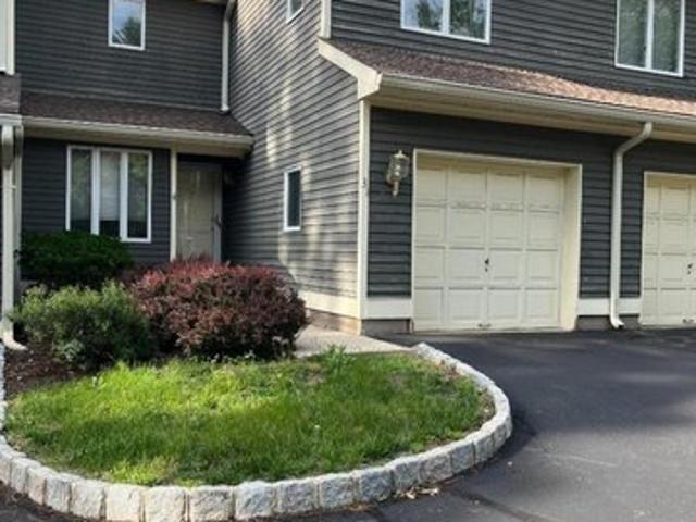 31 Greenbriar Ln, Clinton Township, NJ 08801
