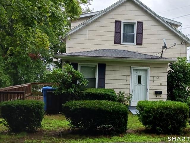 31 Hewitt Dr, Montville, CT 06382