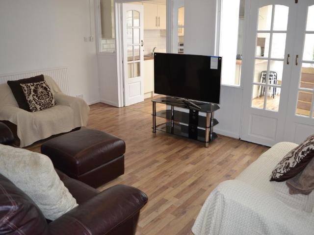 31 Hinton Road Easton Bristol BS5 6HA 5 bed terraced house to rent £3,500 pcm £808 pw
