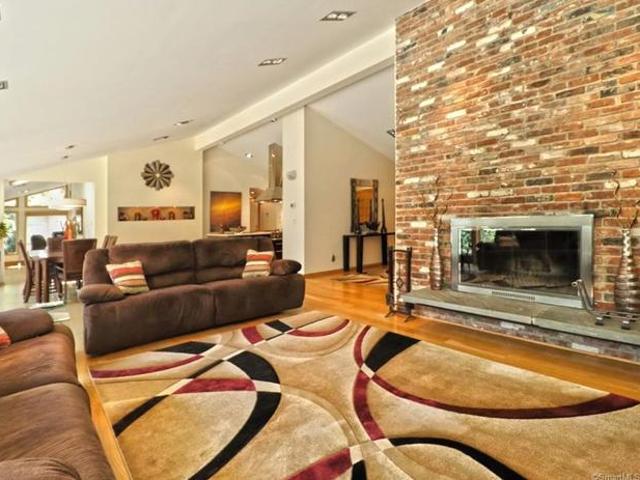 31 Hickory Rd, Woodbridge, CT 06525 for sale in New Haven, Connecticut