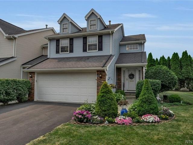 31 Hillcrest Hts, West Seneca, NY 14224