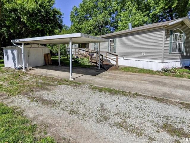 31 Hillcrest Mobile Home Park St, Taylorville, IL 62568