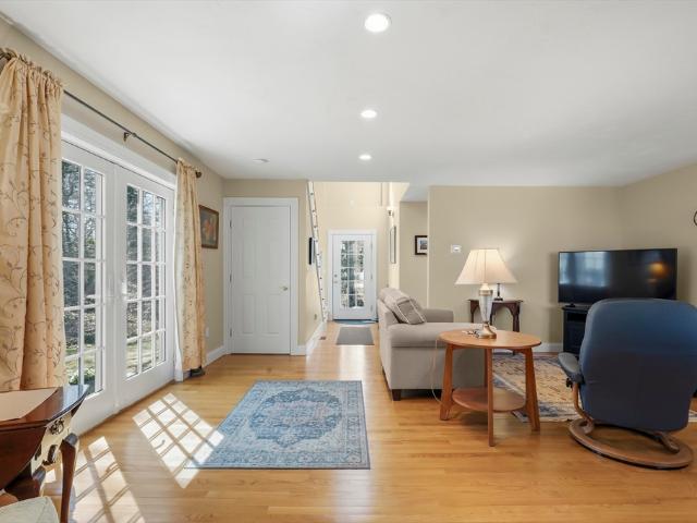 31 Hillside Ave