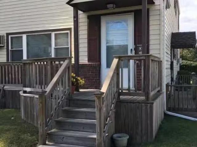 31 Hillside Avenue, 2, Lynbrook, NY 11563