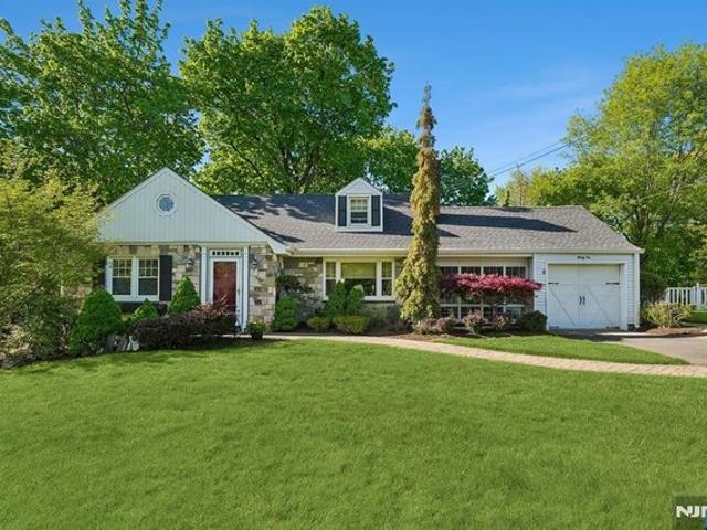 31 Jacobus Ave, Little Falls, NJ 07424