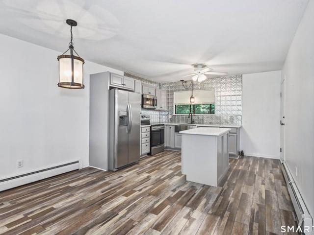 31 Kay Ln Apt I, Waterbury, CT 06708