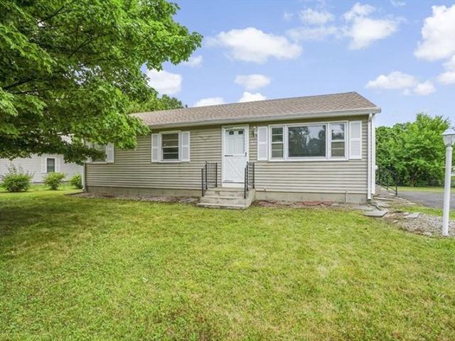 31 Kellogg Ave, Agawam, MA 01030