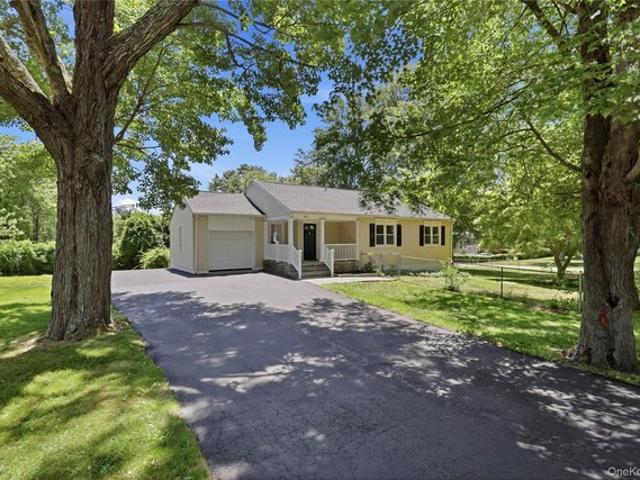 31 Larkspur Dr, Brewster, NY 10509