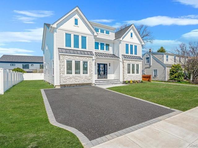 31 Libby Ave, Hicksville, NY 11801