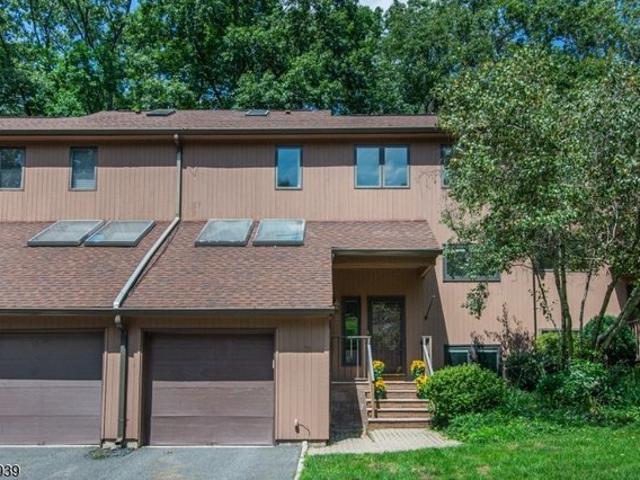31 Lockley Ct, Mountain Lakes, NJ 07046