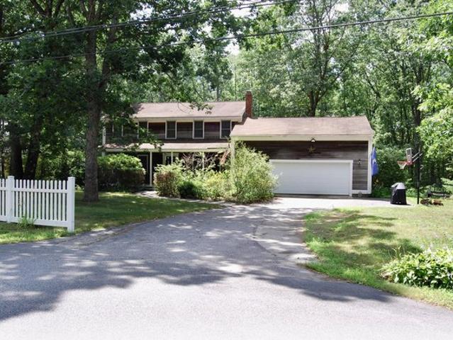 31 Locksmith Ln, Wells, ME 04090