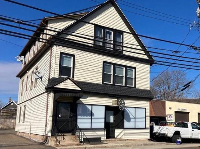 31 Lucy St #2, Woodbridge, CT 06525