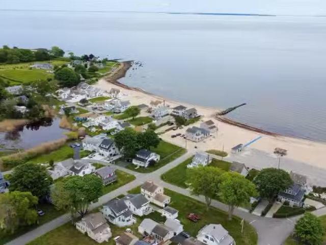 31 Meriden Road, Old Lyme, CT 06371