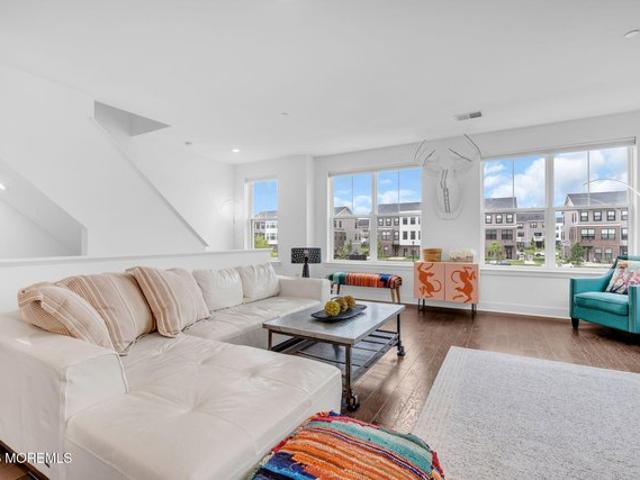 31 Midway Rd N, Eatontown, NJ 07724