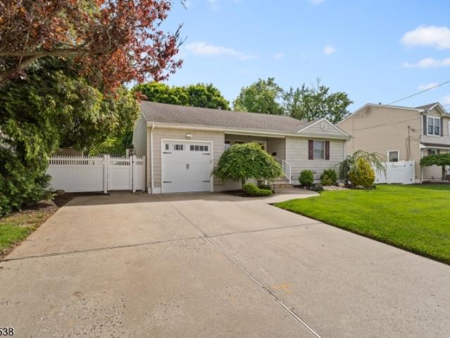 31 Middle Hill Rd
