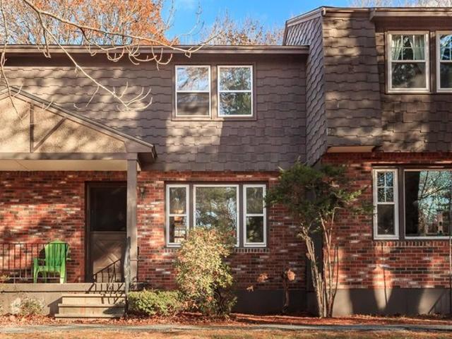 31 Midridge Cir, Londonderry, NH 03053