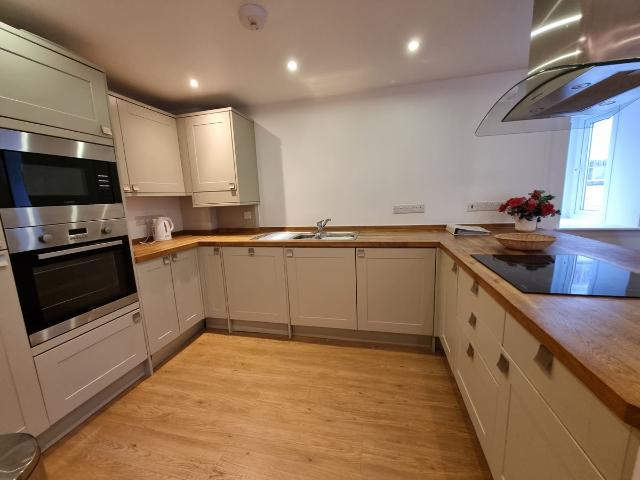 31 Mount Wise, Cornwall, Newquay TR7, 2 bed flat to rent, £1,250 pcm | PrimeLocation