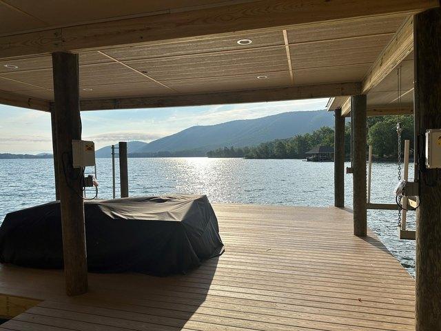 31 Mountain Glen Dr, Penhook, VA 24137
