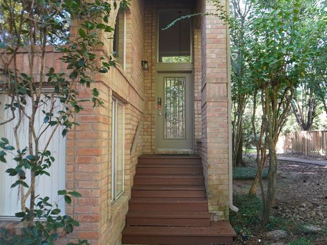 31 N Lakeridge Cir, The Woodlands, TX 77381