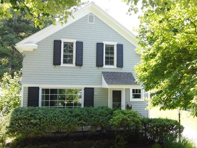 31 Oakwood Pl, Delmar, NY 12054