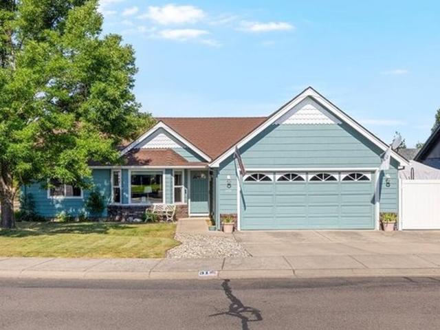 31 Osprey Dr, Eagle Point, OR 97524