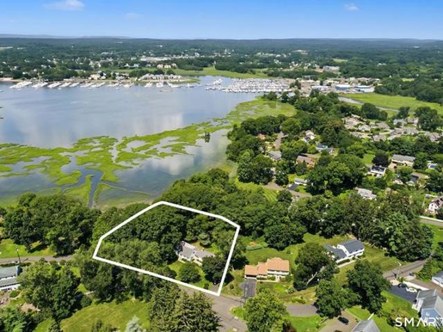 31 Pawson Rd, Branford, CT 06405