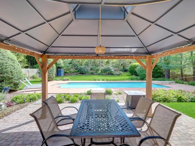 31 Penelope Drive N