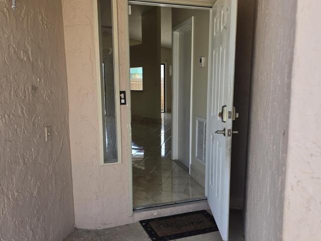 31 Peachtree Pl, Boynton Beach, FL 33436 | MLS #B26006 | Compass