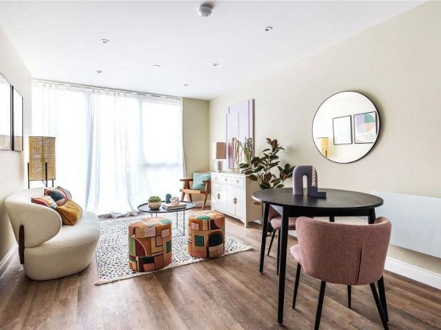 31 Power Close, Guildford GU1 1 bed apartment to rent £1,550 pcm £358 pw