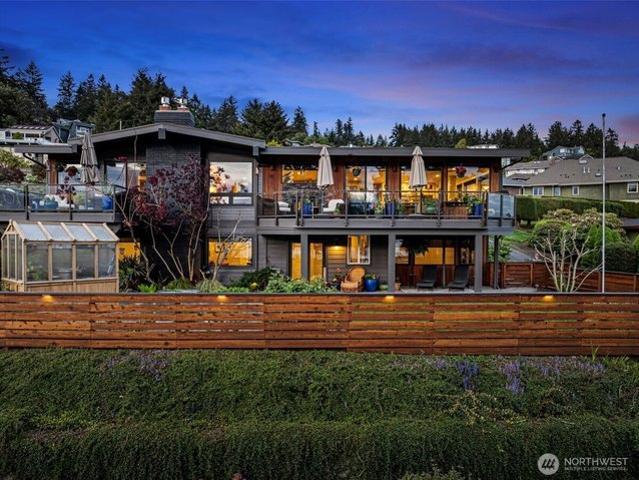 31 Pt Fosdick Dr NW, Gig Harbor, WA 98335