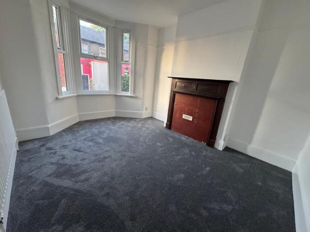 3+1 Rooms Refurbished New Carpet Near Station