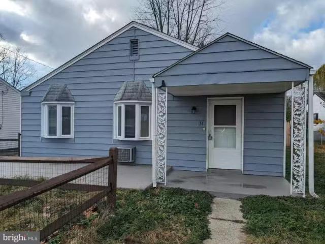 31 SCARLET AVE, ASTON, PA 19014 Single Family Residence For Sa.