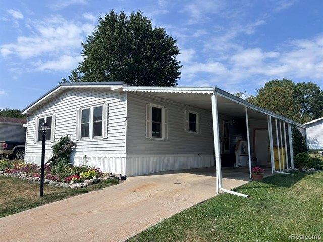 31 Saddle Creek Dr, Arcadia, MI 48412