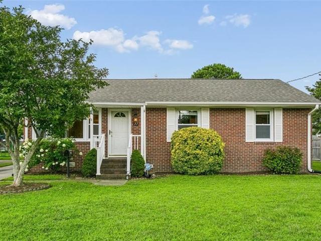 31 Saint Albans Dr, Hampton, VA 23669